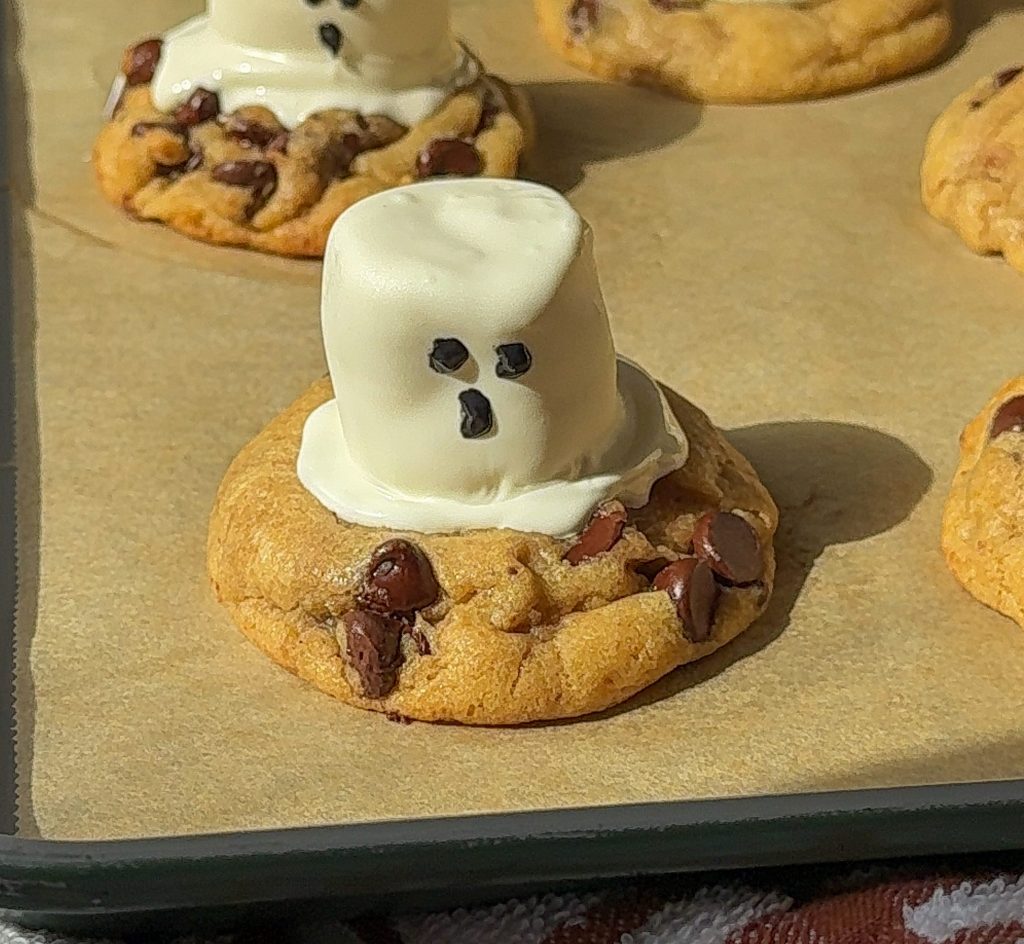 Spooky Ghost Chocolate Chip Cookies - The Perfect Cookie for Halloween ...