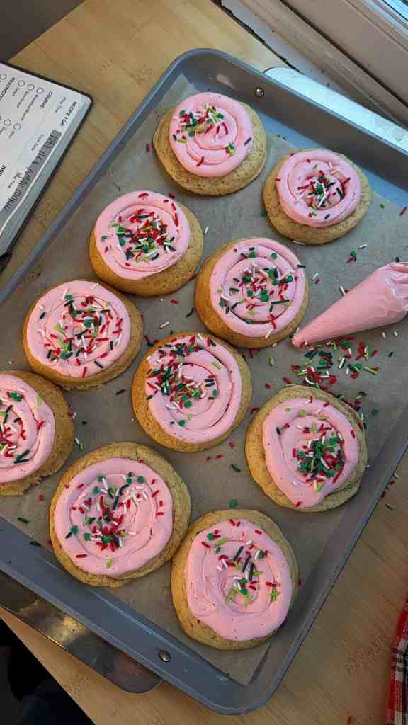 Soft and Fluffy Iced Sugar Cookies – Easy Bakery-Style Frosted Cookies ...