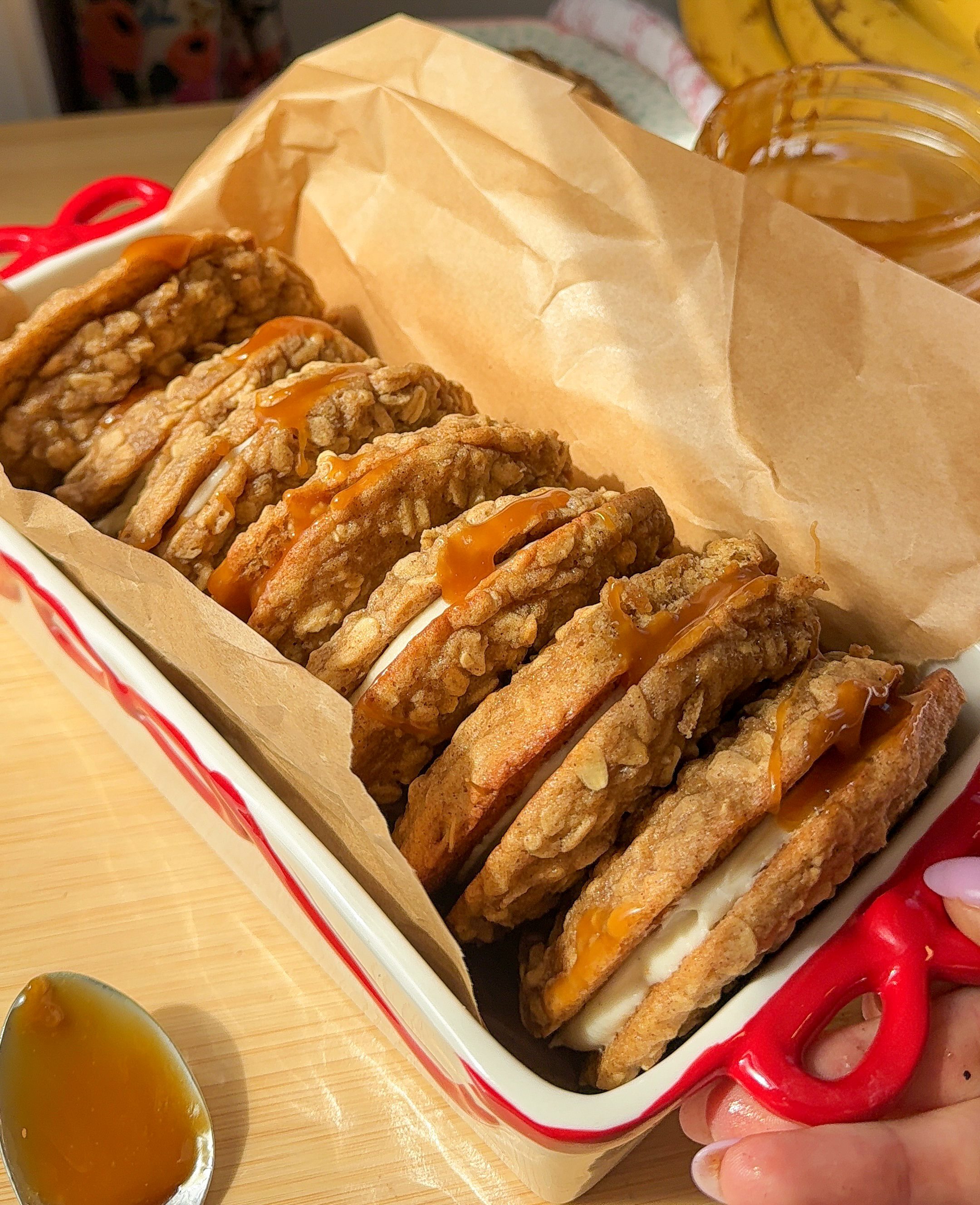 Salted Caramel Banana Bread Oatmeal Cream Pies (Soft & Chewy ...
